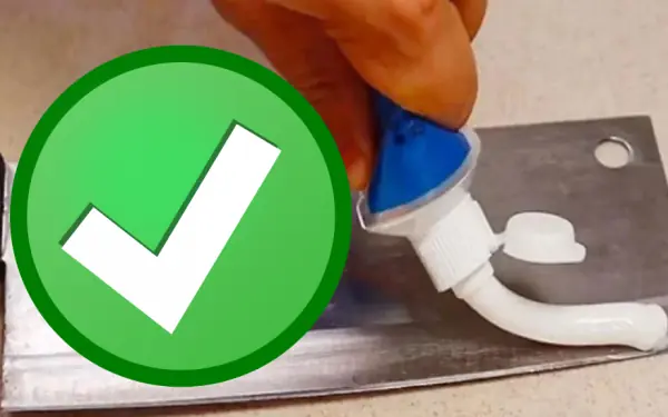 Apply toothpaste on the blade