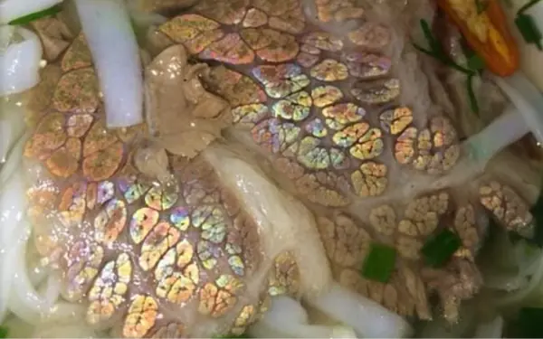 Why do meat slices have a rainbow hue?