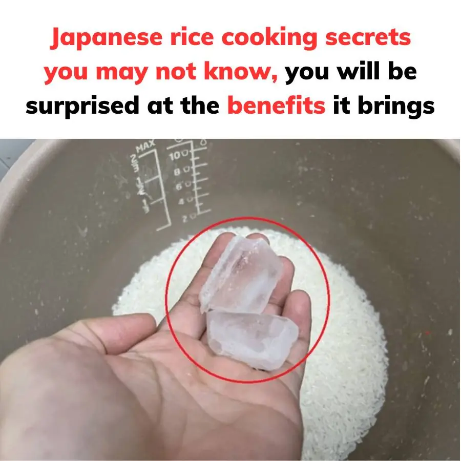 Drop a few ice cubes into the rice cooker