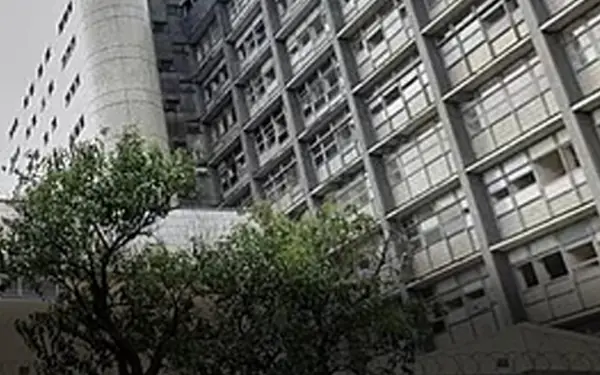 Doctor 'pulls baby's head off during childbirth while horrified father ...